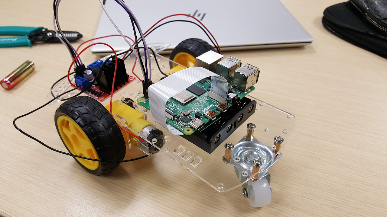 Building a Robot Cat – Kyle Piira